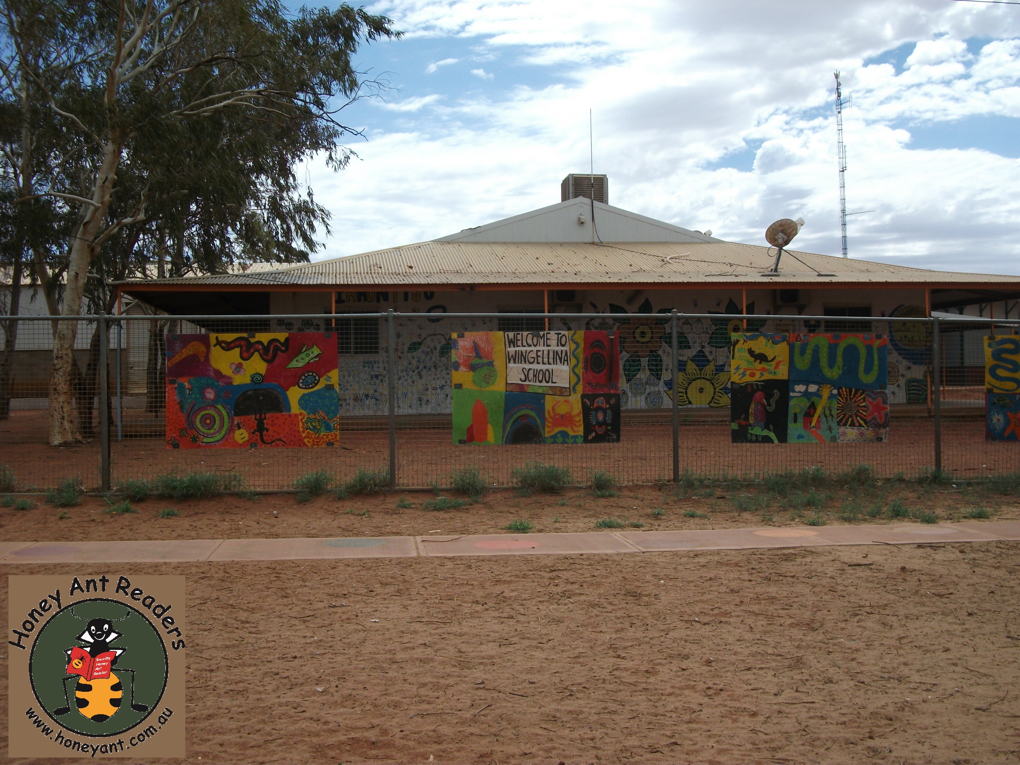 HAR visits Ngaanyatjarra Lands School - Honey Ant Readers
